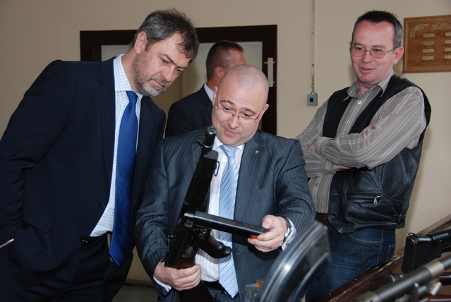 Martin Barták navštívil Sellier & Bellot | Ministerstvo obrany